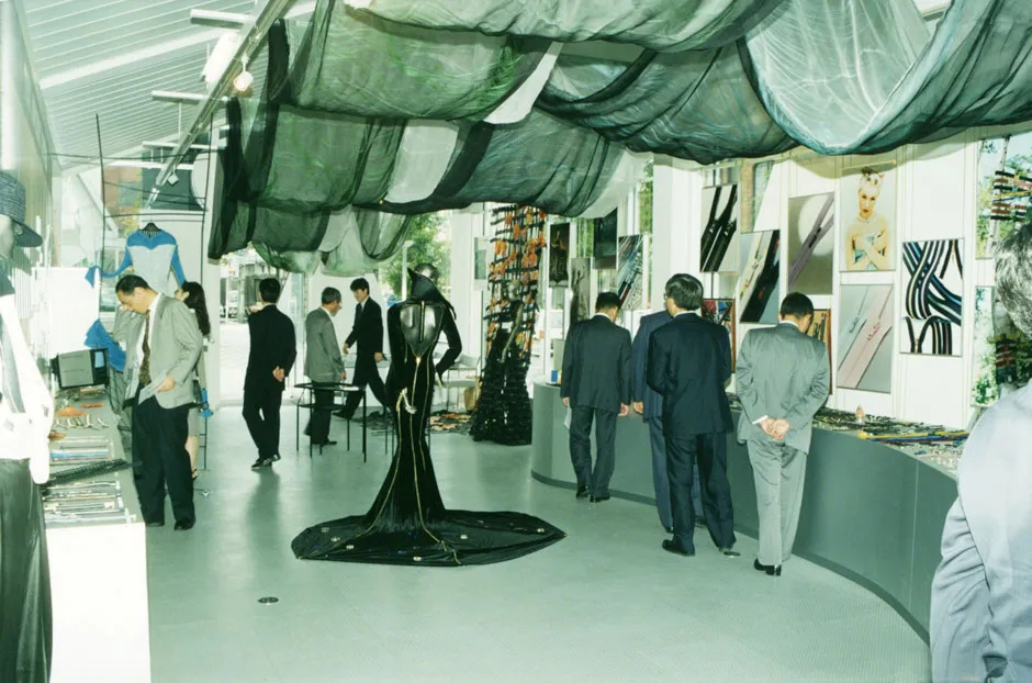 1992年〜 平成4年 YKKグループの新時代と経営改革 | アルバムからひもとくYKK | YKK株式会社